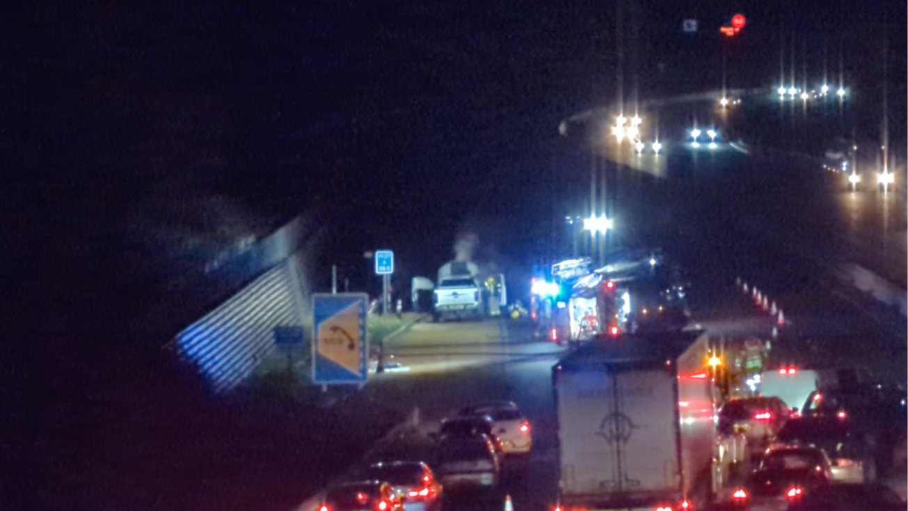 Long delays on M27 near Bursledon due to vehicle fire | ITV News Meridian