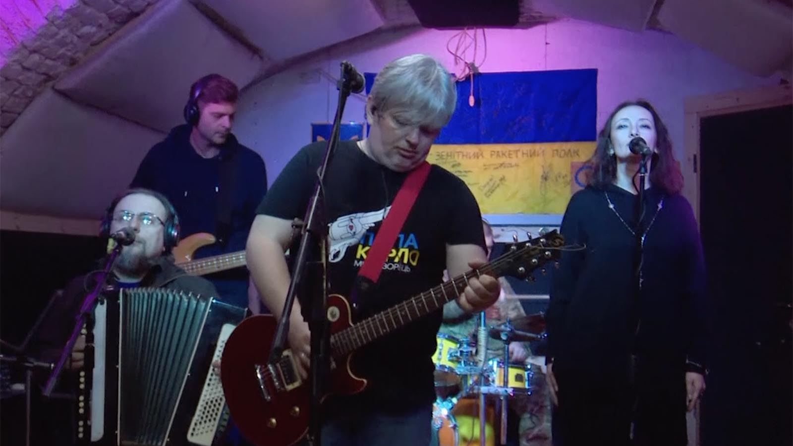 Ukraine artists underground: Concert in Kharkiv shelter raises money ...