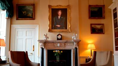 Starmer removes 'unsettling' portrait of Thatcher from No.10 study ...