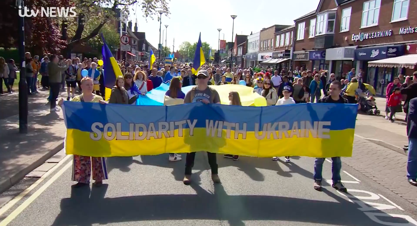 Hundreds march in support of Ukraine in West Bridgford | ITV News Central