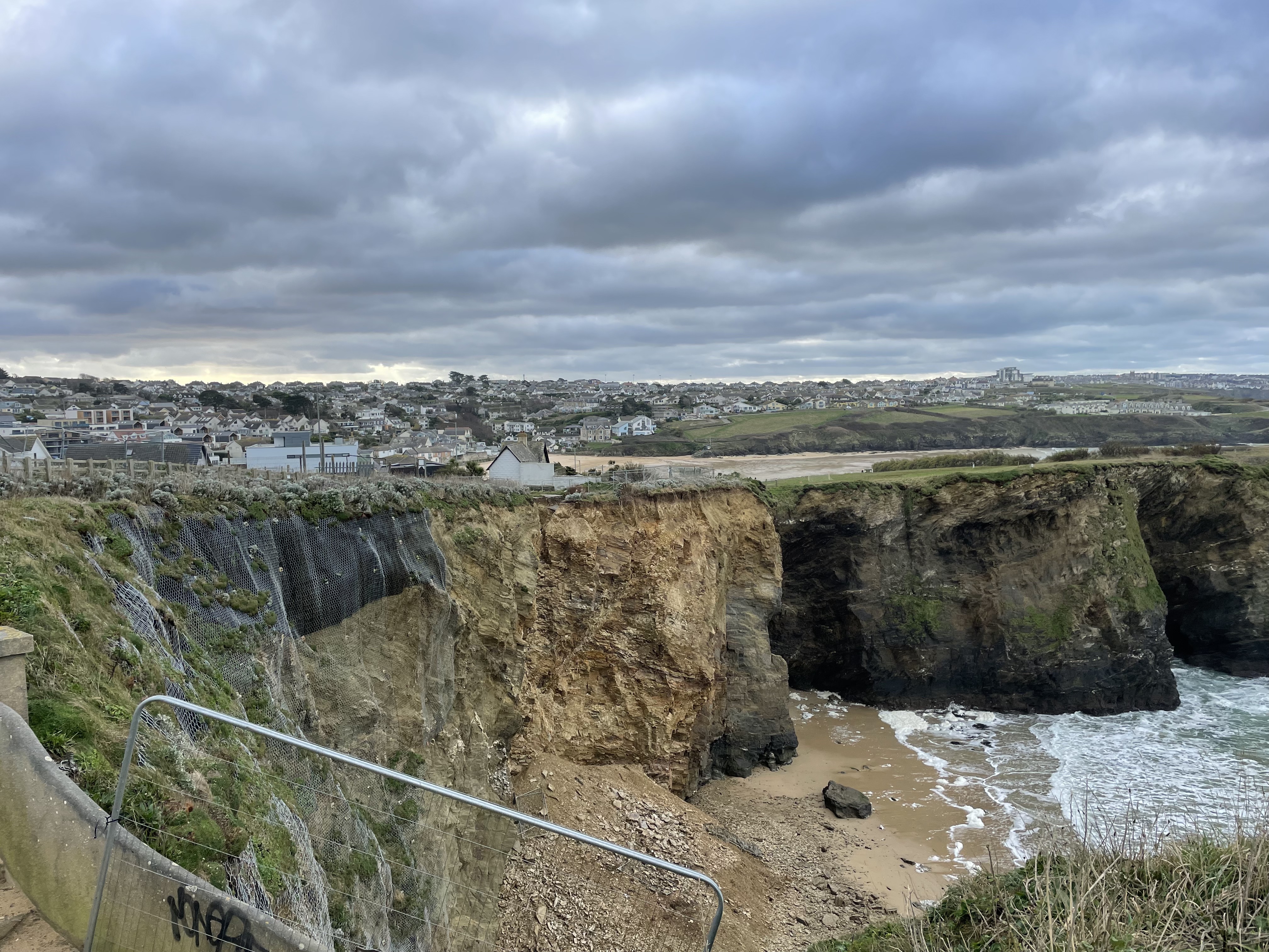 Whipsiderry cliffs: Fears of 'imminent' rock fall near Cornwall ...