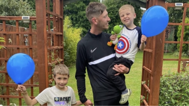 Father Laurie Ellis pays tribute to sons Louie and Mason killed in ...