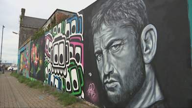 Hollywood star Gerard Butler impressed by Bangor mural - Latest From ...