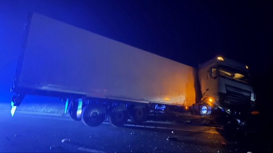 Part of A34 in Berkshire closed after crash involving three HGV lorries ...