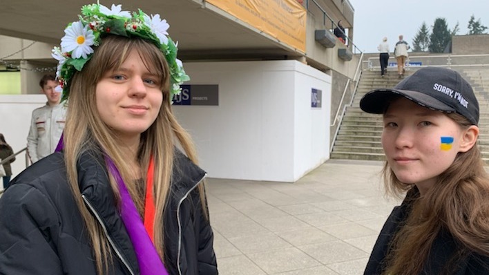 Students chant 'Stop the War' as hundreds join demonstration to protest ...