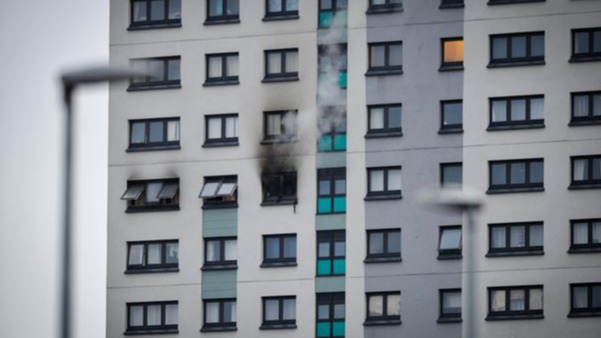 Dramatic rescue after fire rips through high rise flat in Salford | ITV ...