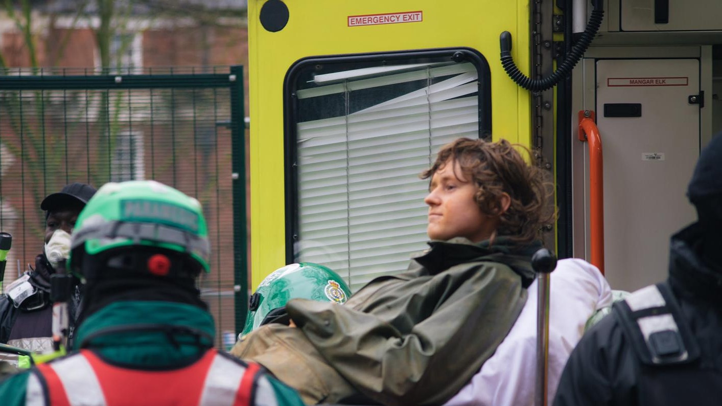 Swampy's teenage son becomes fourth person to leave HS2 protest tunnel ...