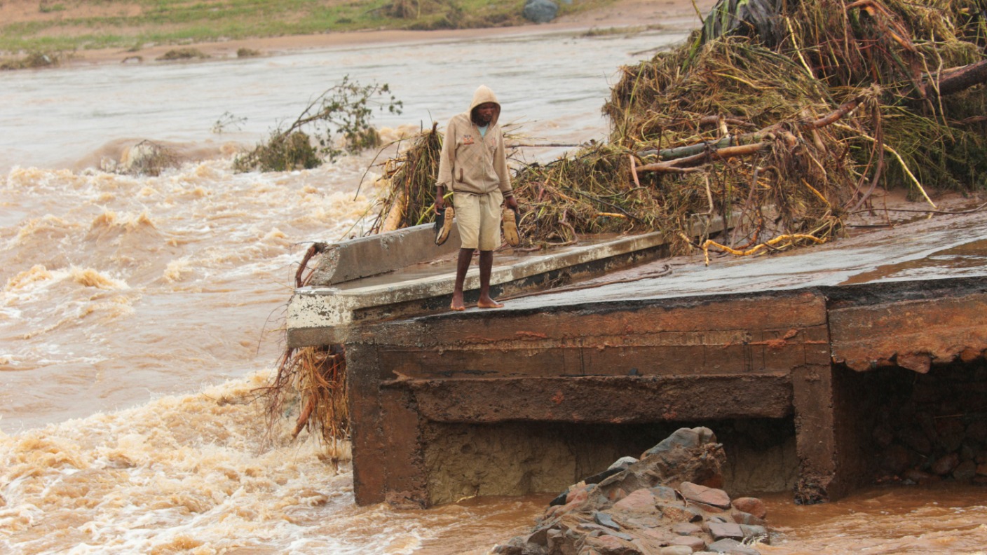 Thousands feared dead after Cyclone Idai rips through southern Africa ...