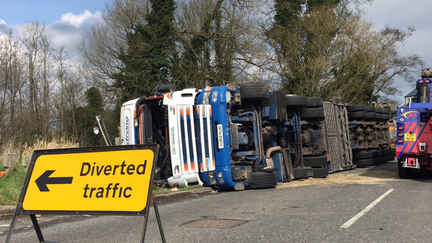 Driver injured after lorry overturns in Co Tyrone | UTV | ITV News