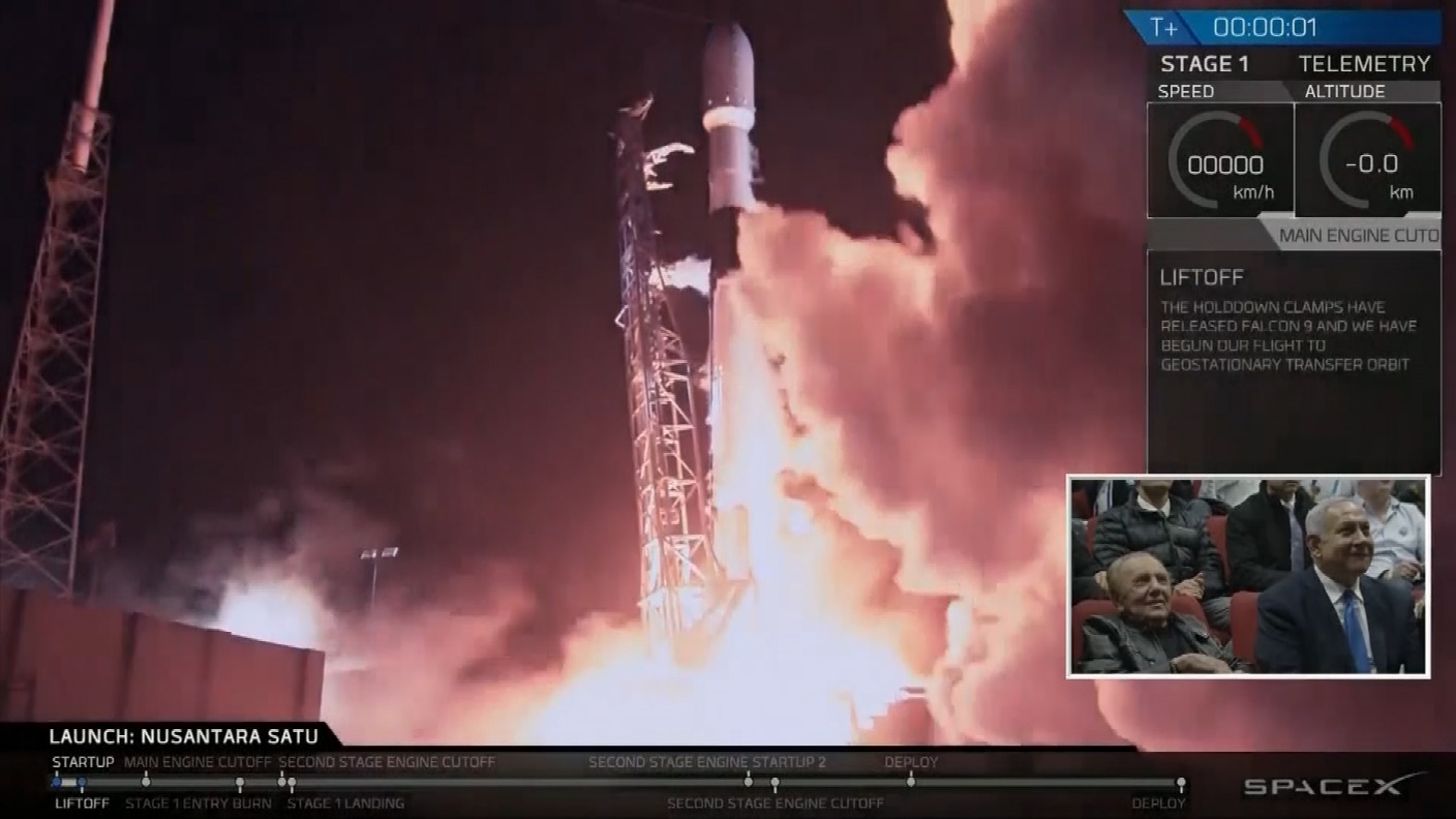 Israeli spacecraft crashes on surface of the moon | ITV News