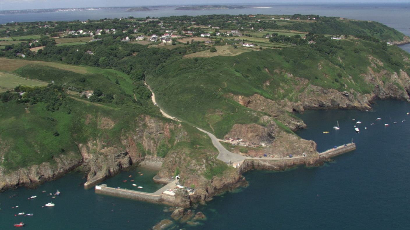 Calls to make Sark a point of entry for people from France | ITV News ...