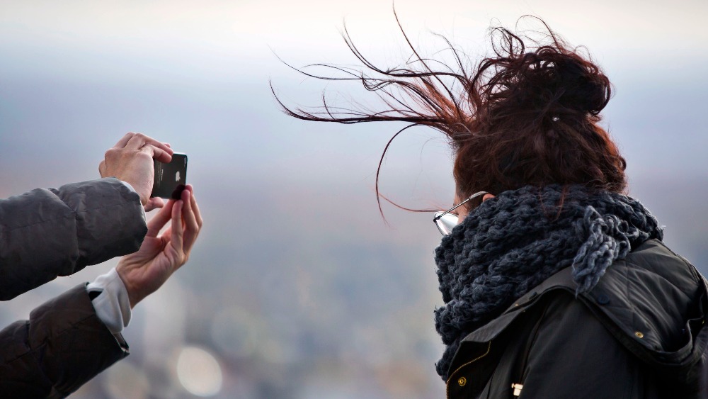 Warning issued for gale force winds | ITV News Central