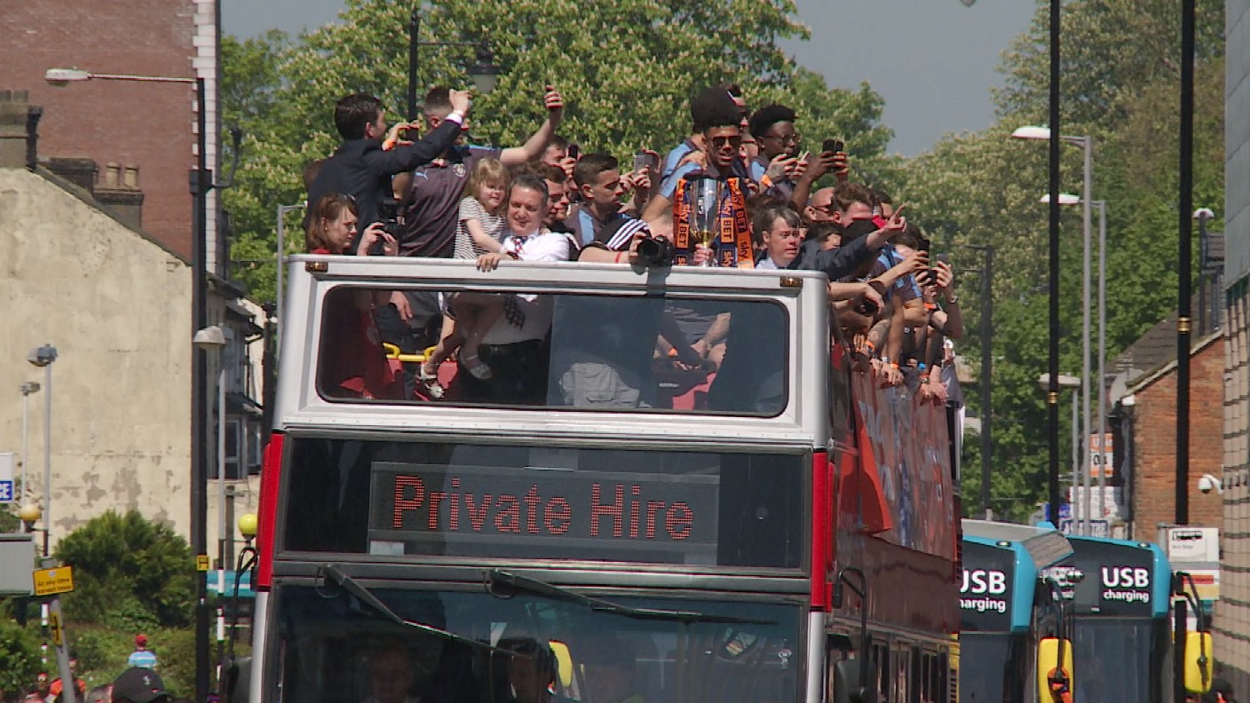 Luton Town to celebrate promotion to the Championship with open top bus ...