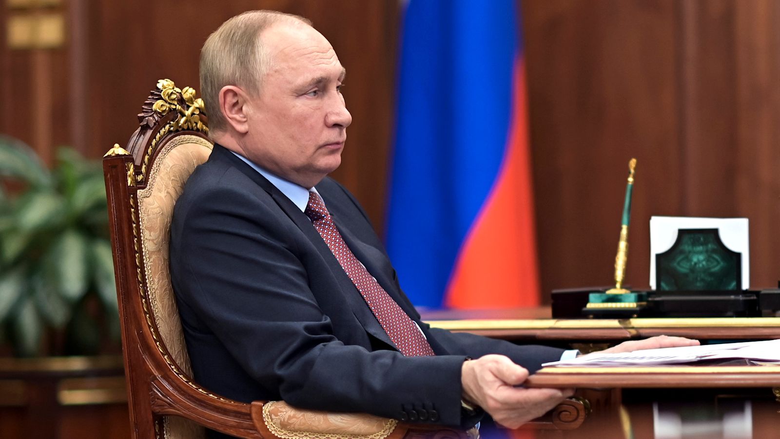 Vladimir Putins Two Adult Daughters Hit With Us Sanctions As Uk