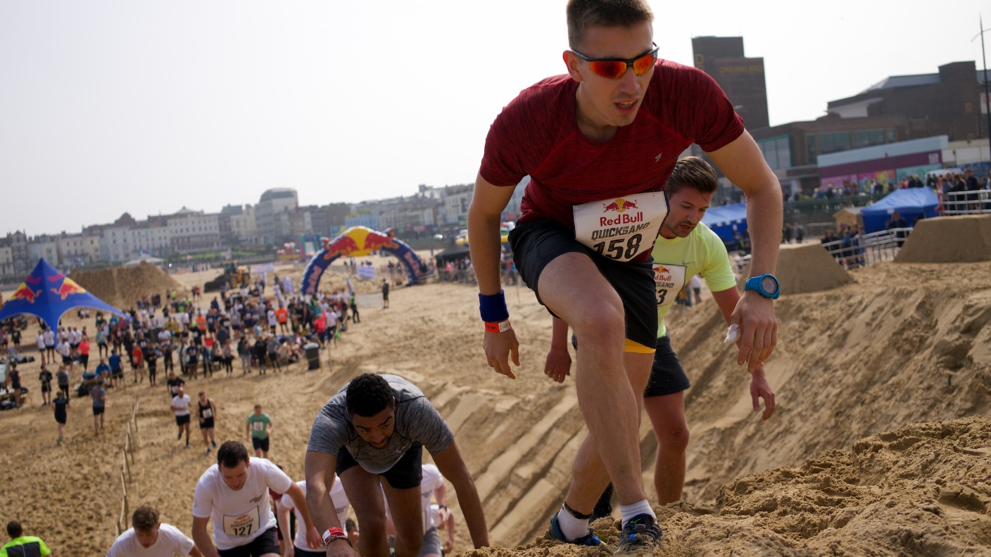 Hundreds take part in Quicksand race | ITV News Meridian