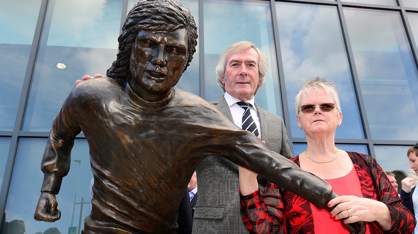 Statue of George Best unveiled at Windsor Park | UTV | ITV News