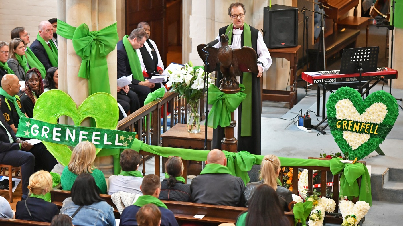 72 seconds of silence for each one of the Grenfell victims as hundreds ...