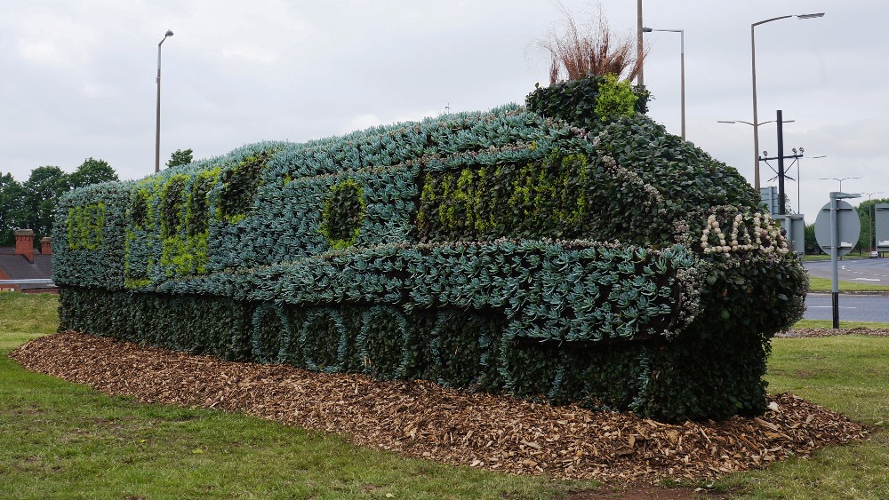 Floral sculpture honours Doncaster’s Mallard locomotive | ITV News Calendar