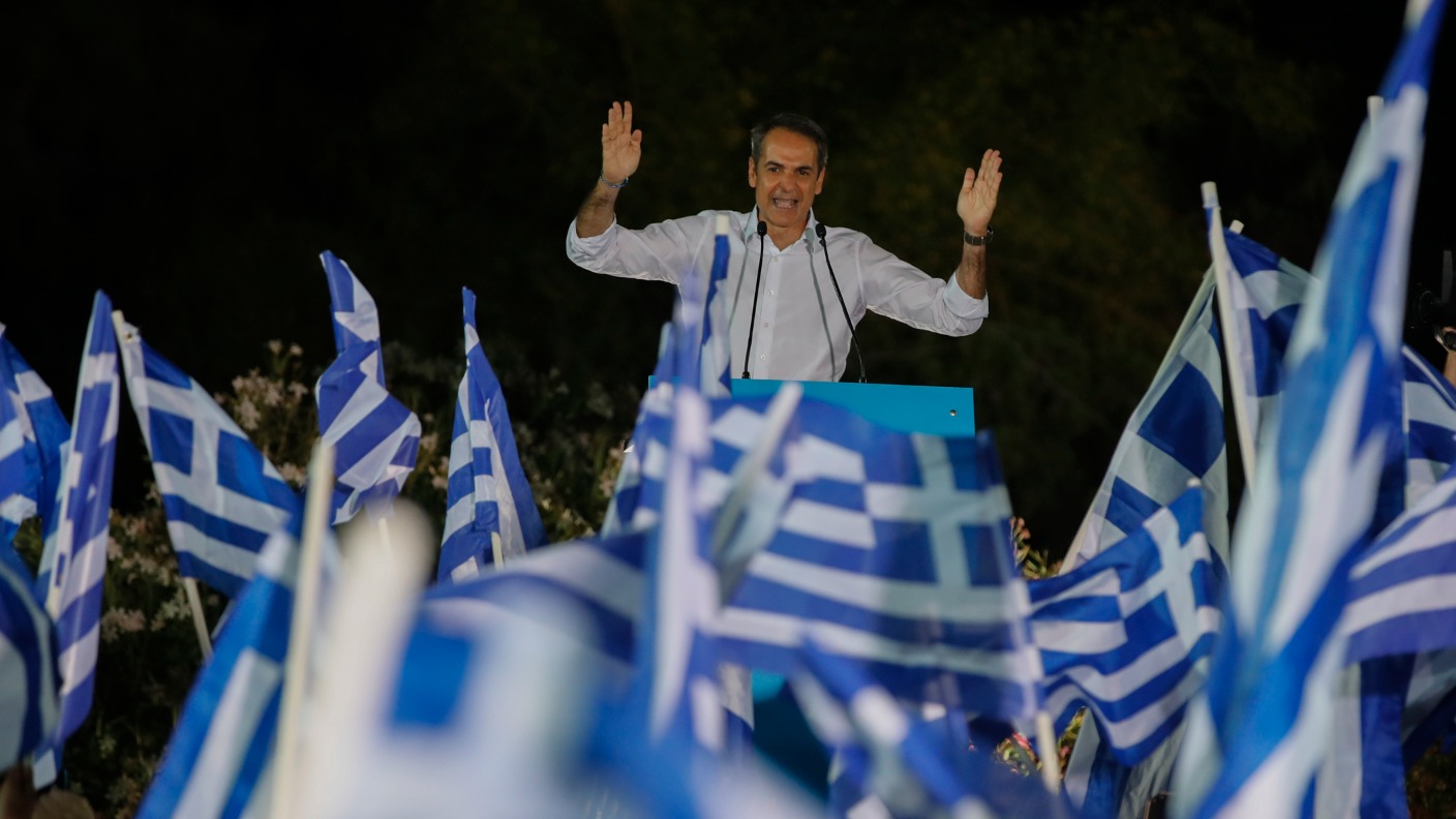 Centre-right poised to re-claim power from populism as Greece heads to ...
