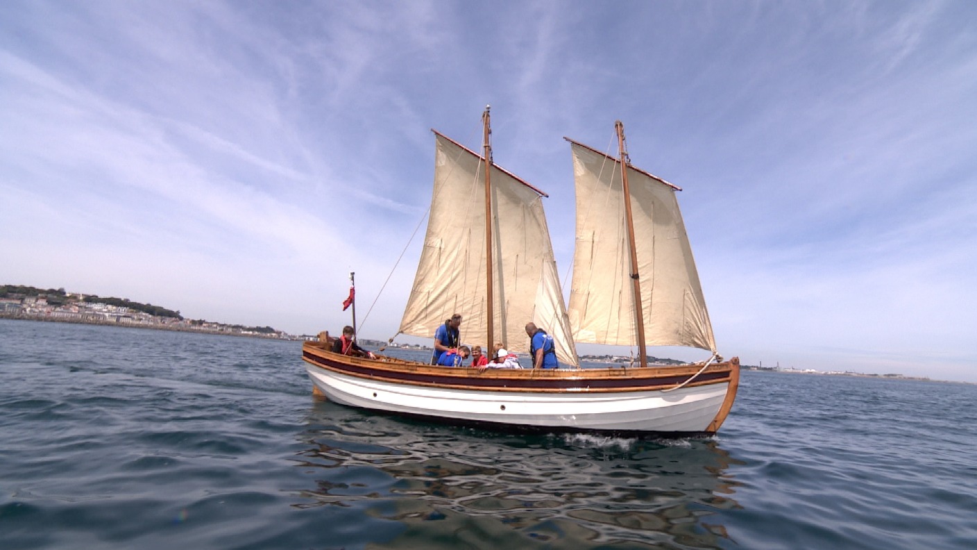 Yachtsman Conrad Humphreys takes Guernsey students out on Bounty's End ...