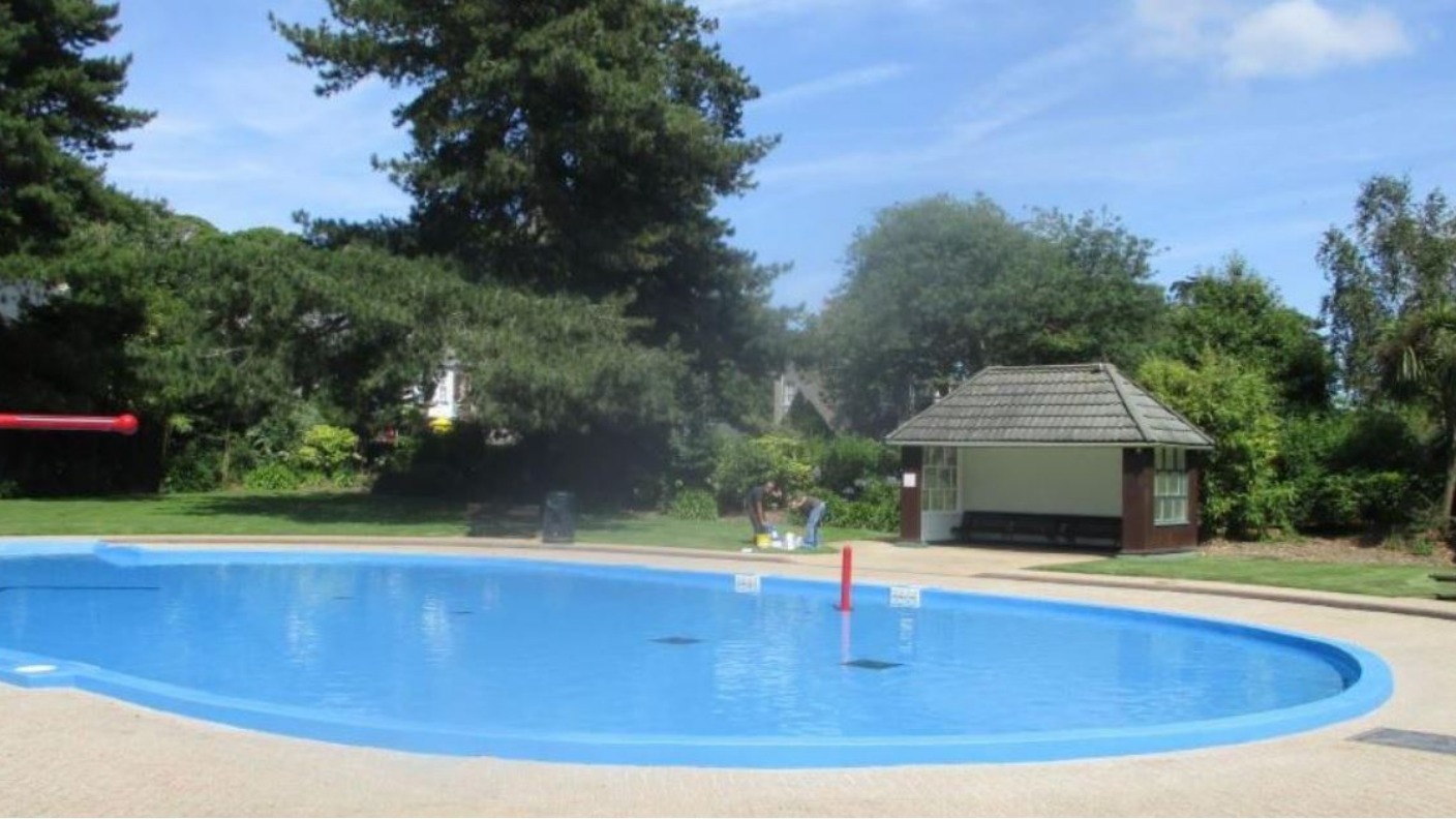 Coronation Park paddling pool closes after small girl falls on non-slip ...