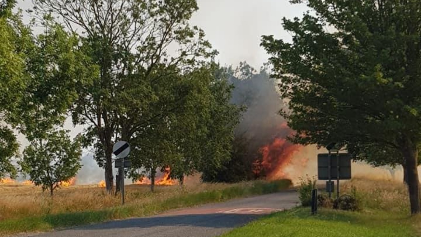 Firefighters called out to large field fire in Cambridgeshire | ITV ...
