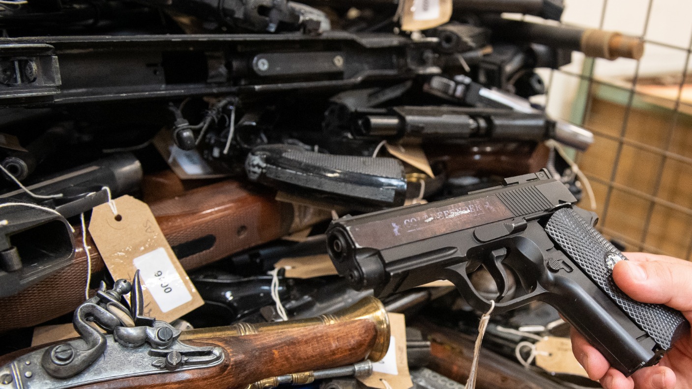 Handguns, rifles and flares handed in during first week of surrender ...