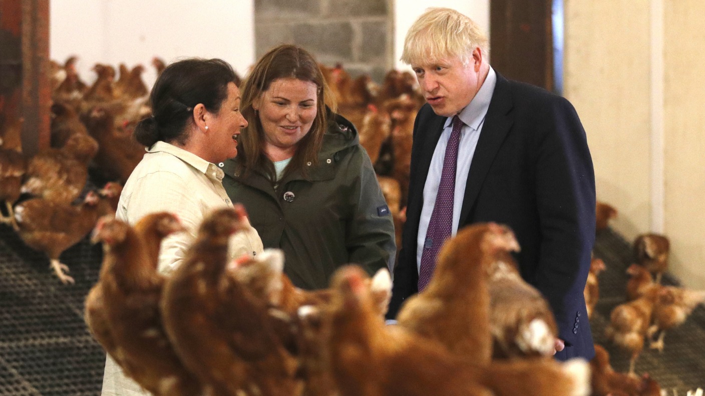 Prime minister Boris Johnson booed by protesters as he meets First ...