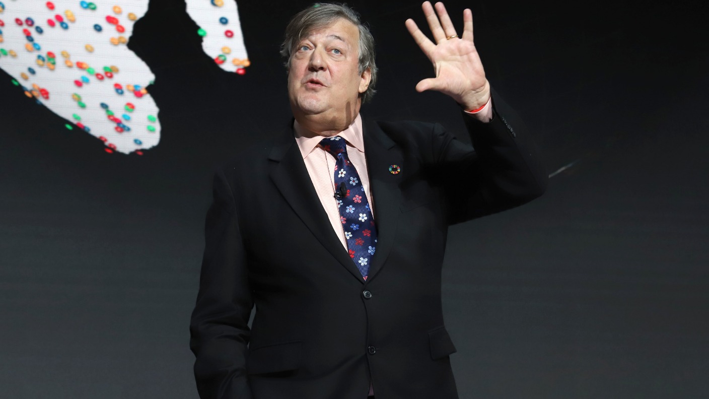 National treasure Stephen Fry takes his show on the road | ITV News Granada