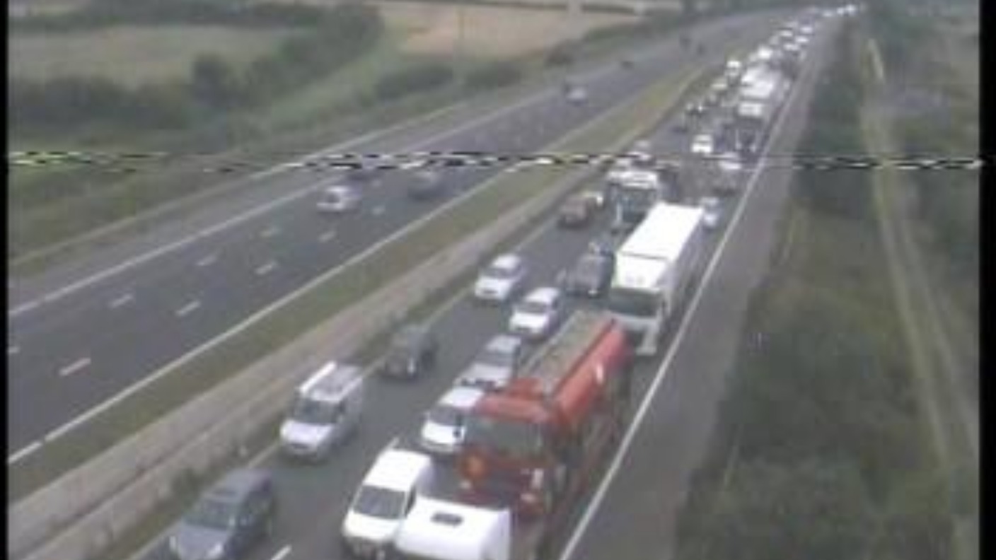 Long delays on M5 motorway after three vehicle crash between Clevedon ...