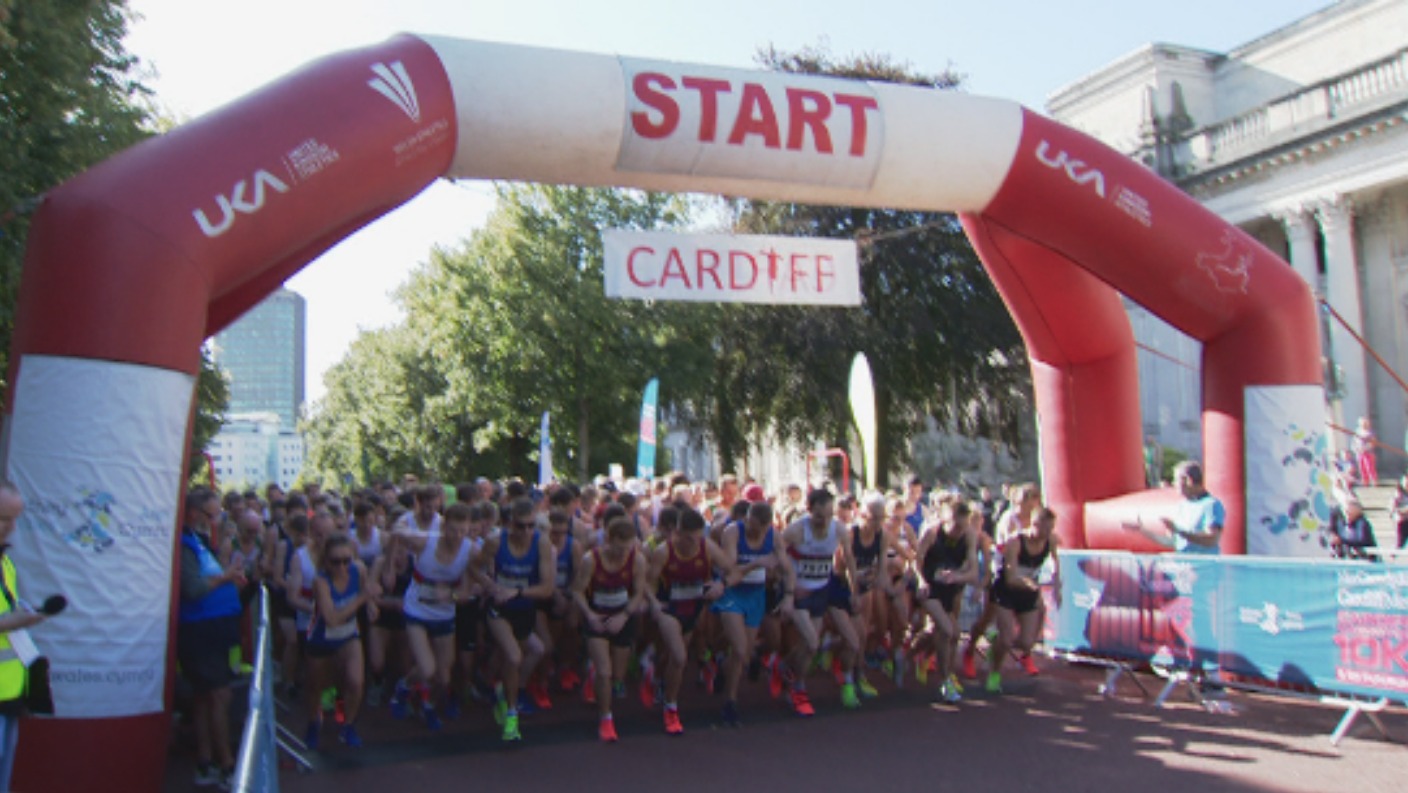 Record turnout of runners for Cardiff 10K race | ITV News Wales