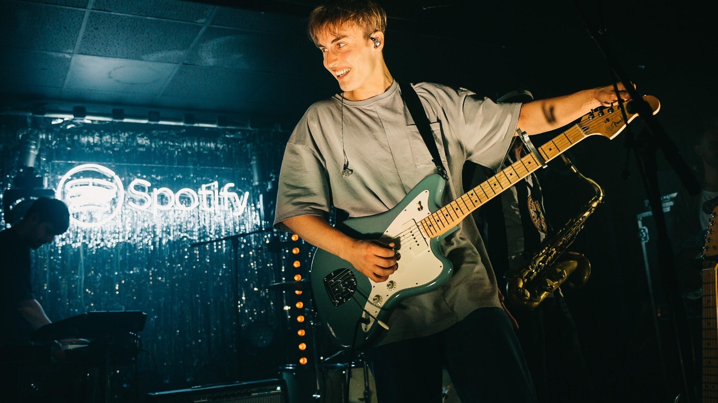 Sam Fender celebrates chart success with hometown gig | ITV News Tyne Tees