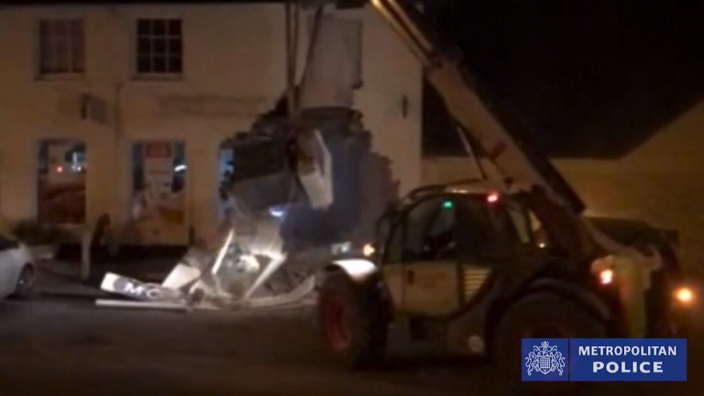 Ram-raid gang jailed over 17 cash machine thefts | ITV News Anglia