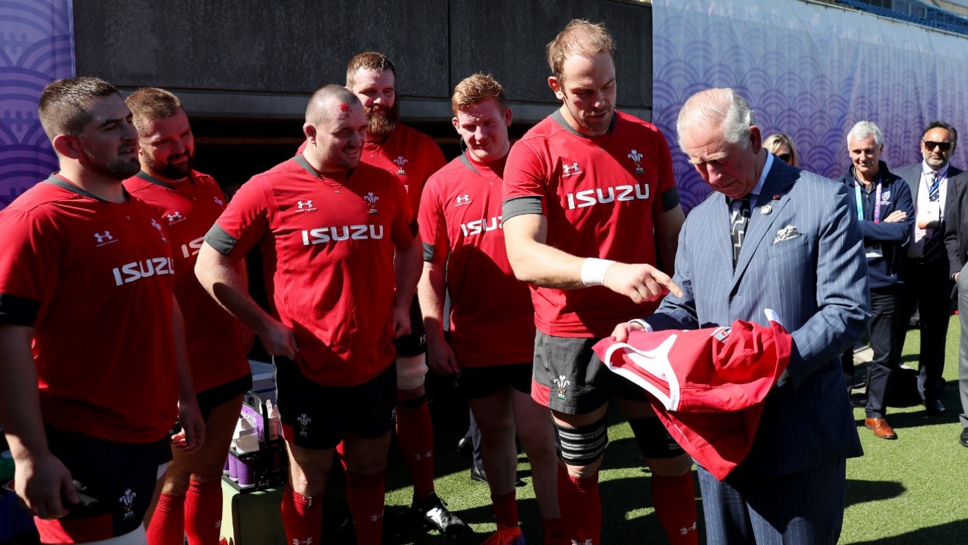 Prince of Wales turns the air royal blue as he meets the Welsh rugby ...