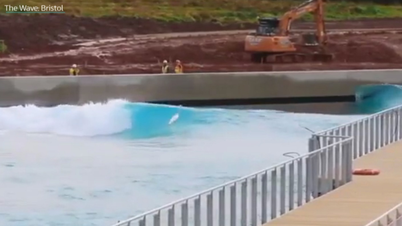 Surfing swan first to catch waves in new artificial lake | ITV News