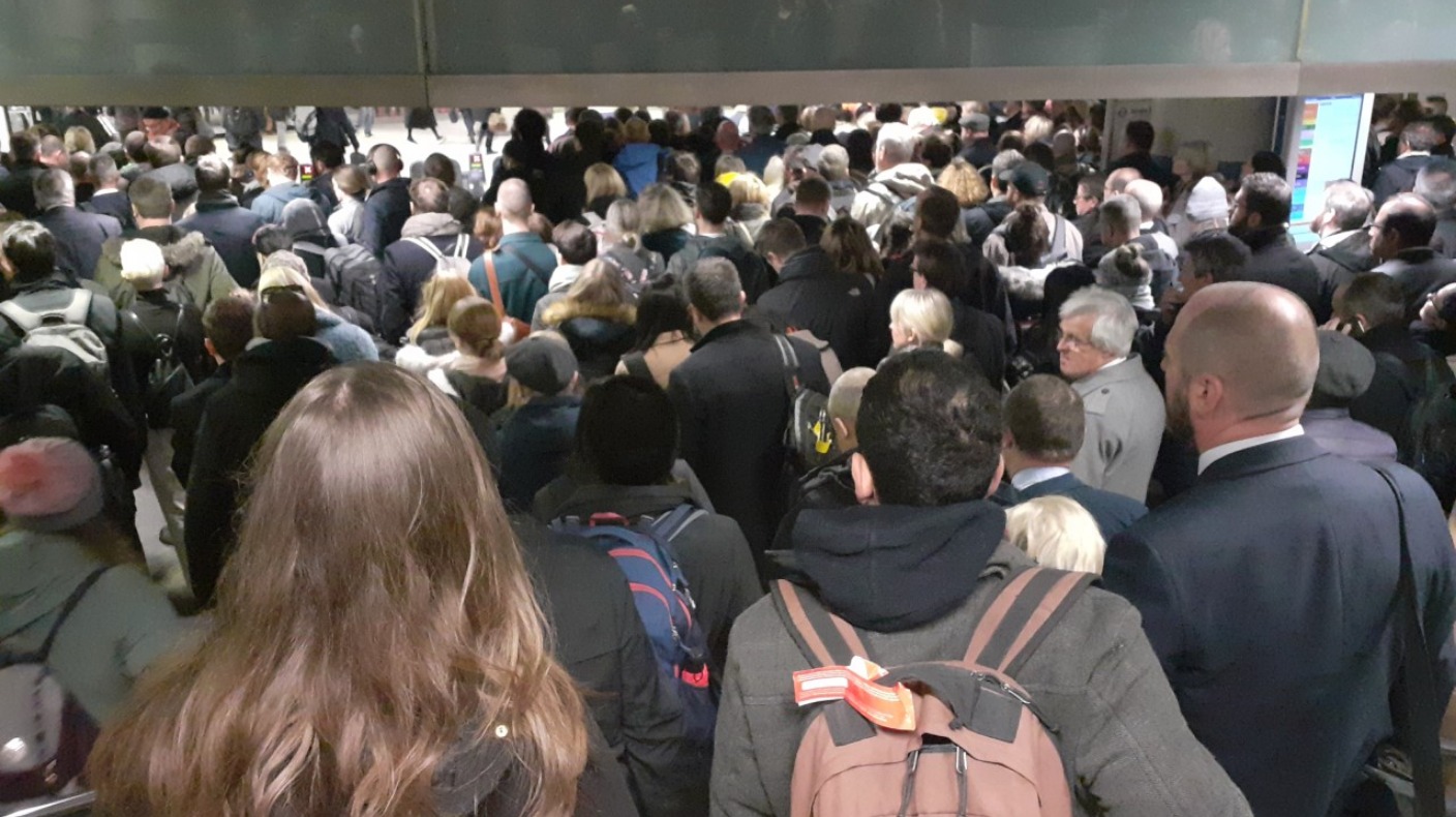 Hours of delays on the Tube after a train fault | ITV News London