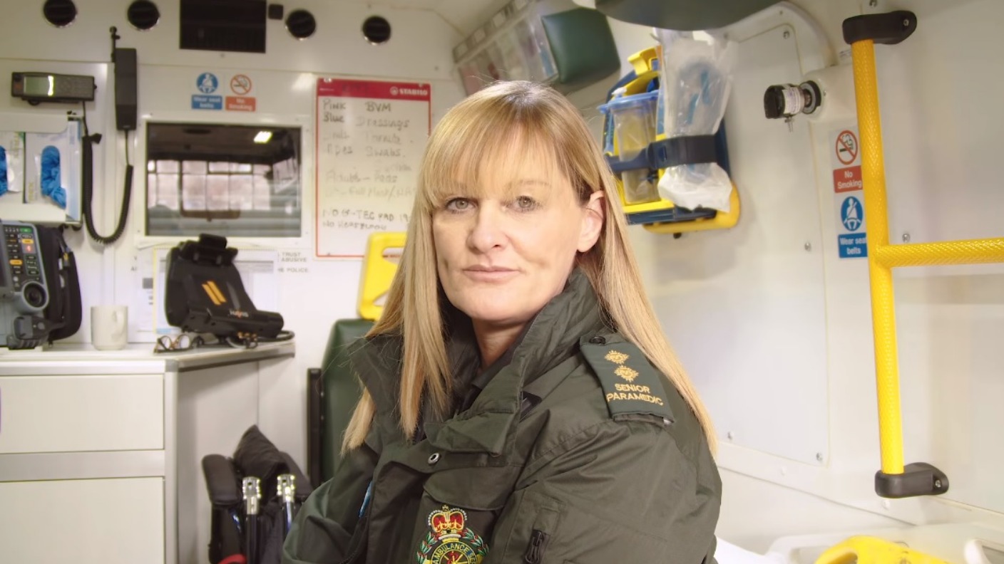 Paramedic speaks about the moment a teenager died in the back of her ...