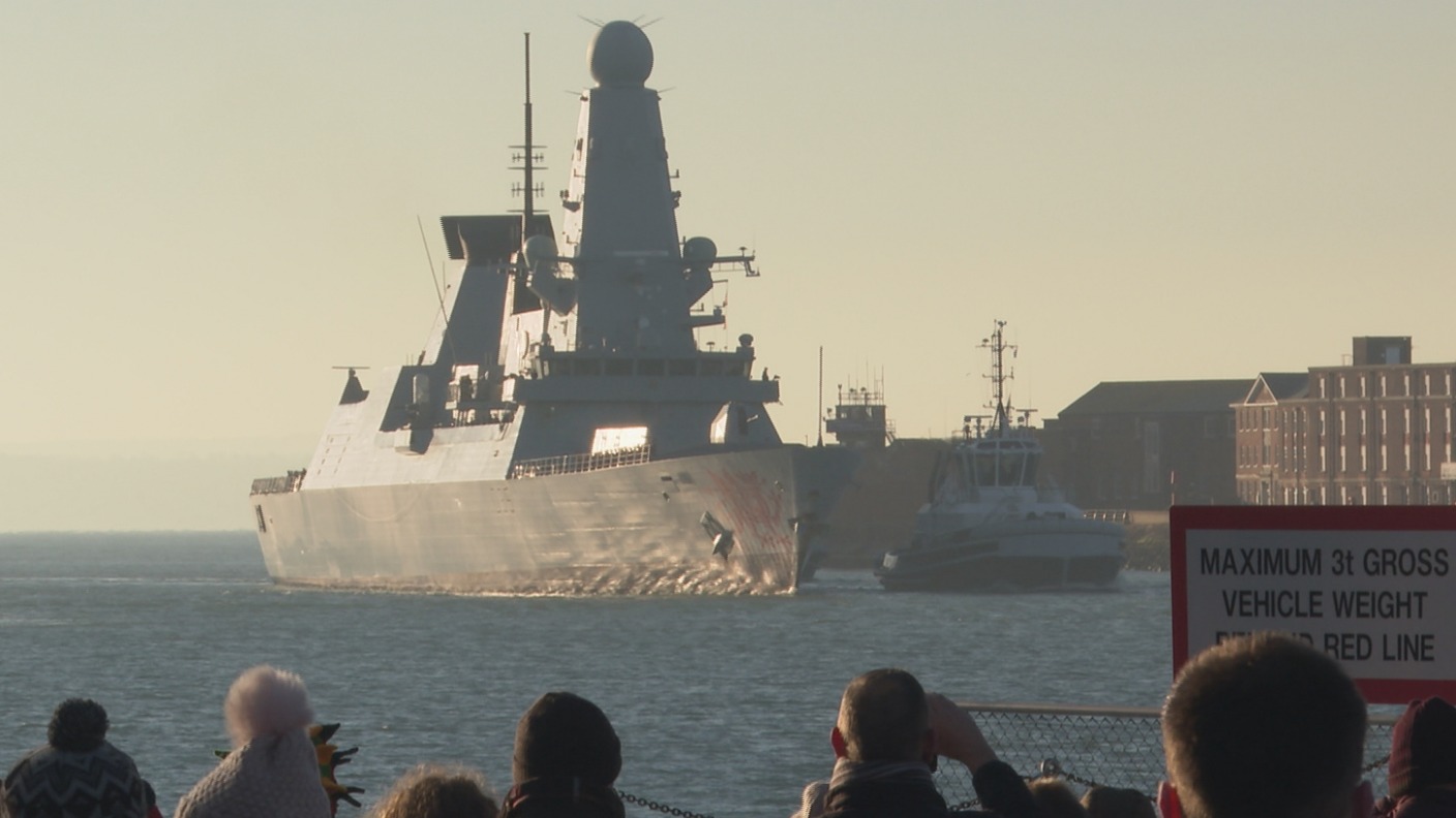 HMS Dragon returns to Portsmouth after three months | ITV News Meridian