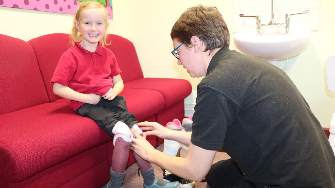 Girl who had both legs amputated as baby can now run thanks to new ...