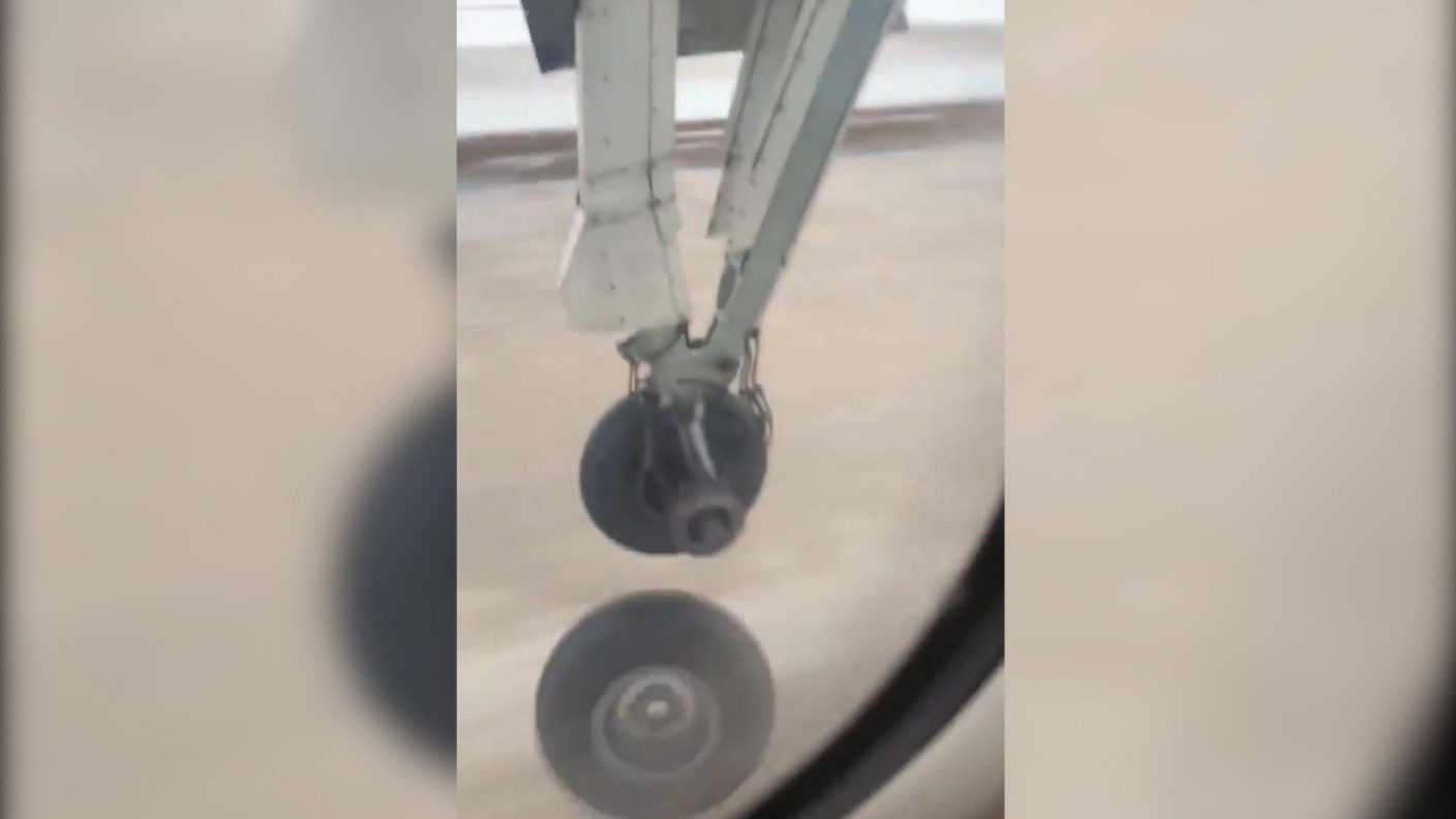 Passenger films wheel falling off landing gear as plane takes off in ...