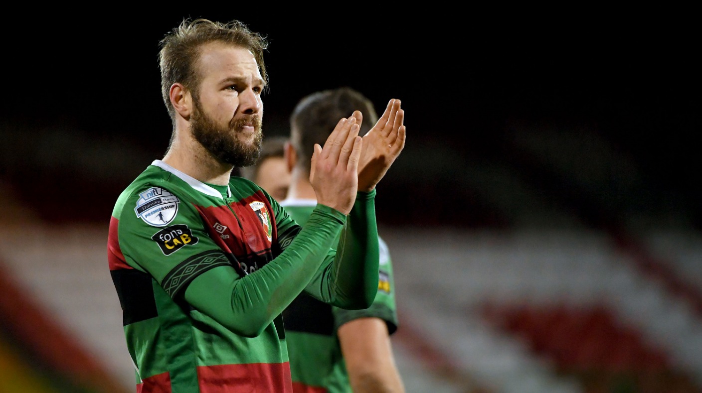 Glentoran top Irish Premiership table after win | UTV | ITV News