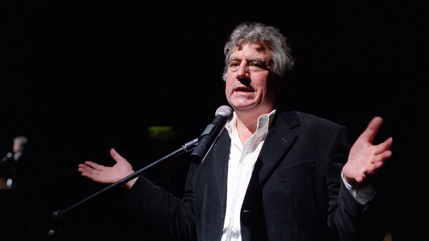 Monty Python star Terry Jones dies at the age of 77 | ITV News