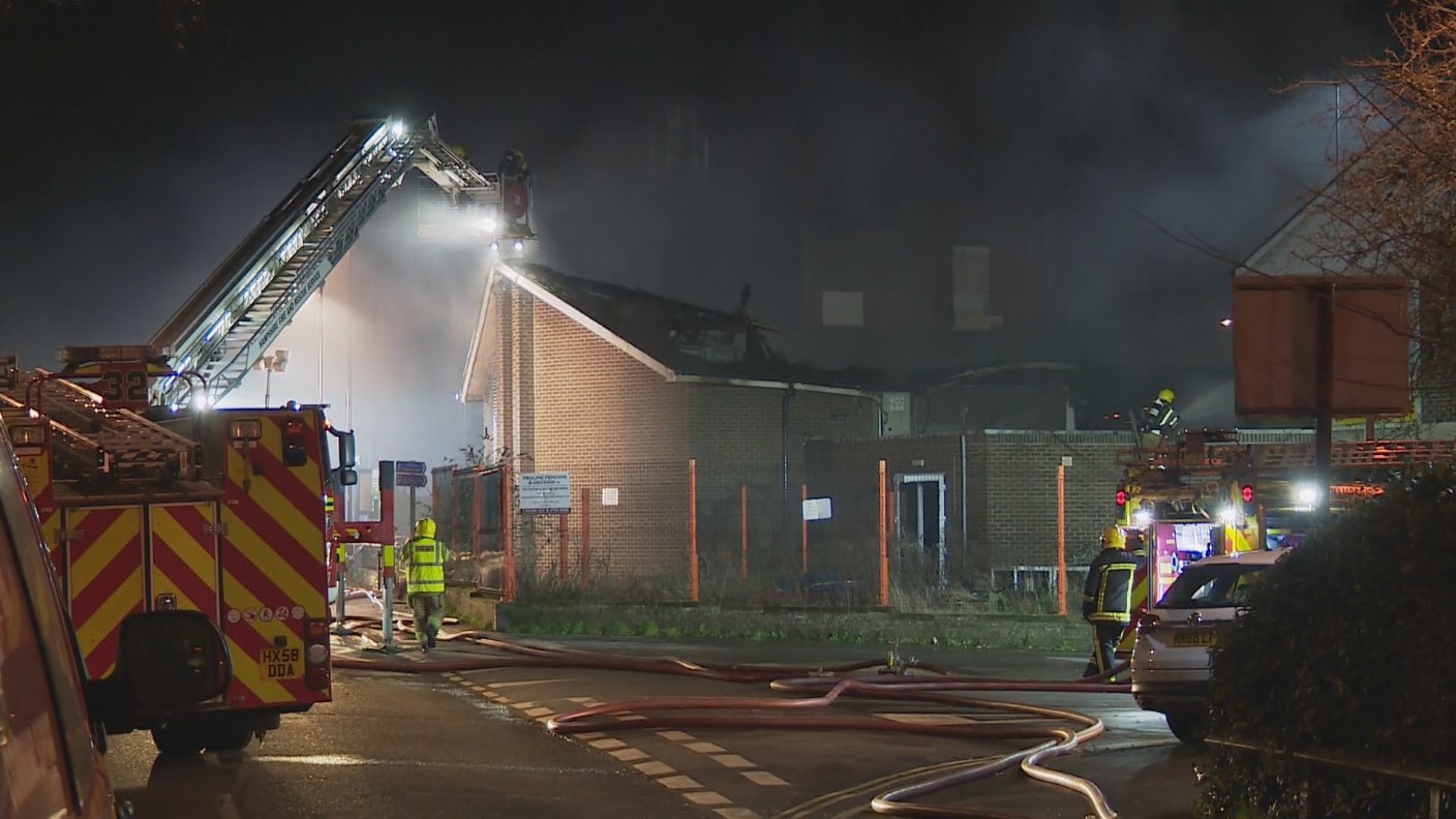 Firefighters remain at scene of large fire in Southampton | ITV News ...
