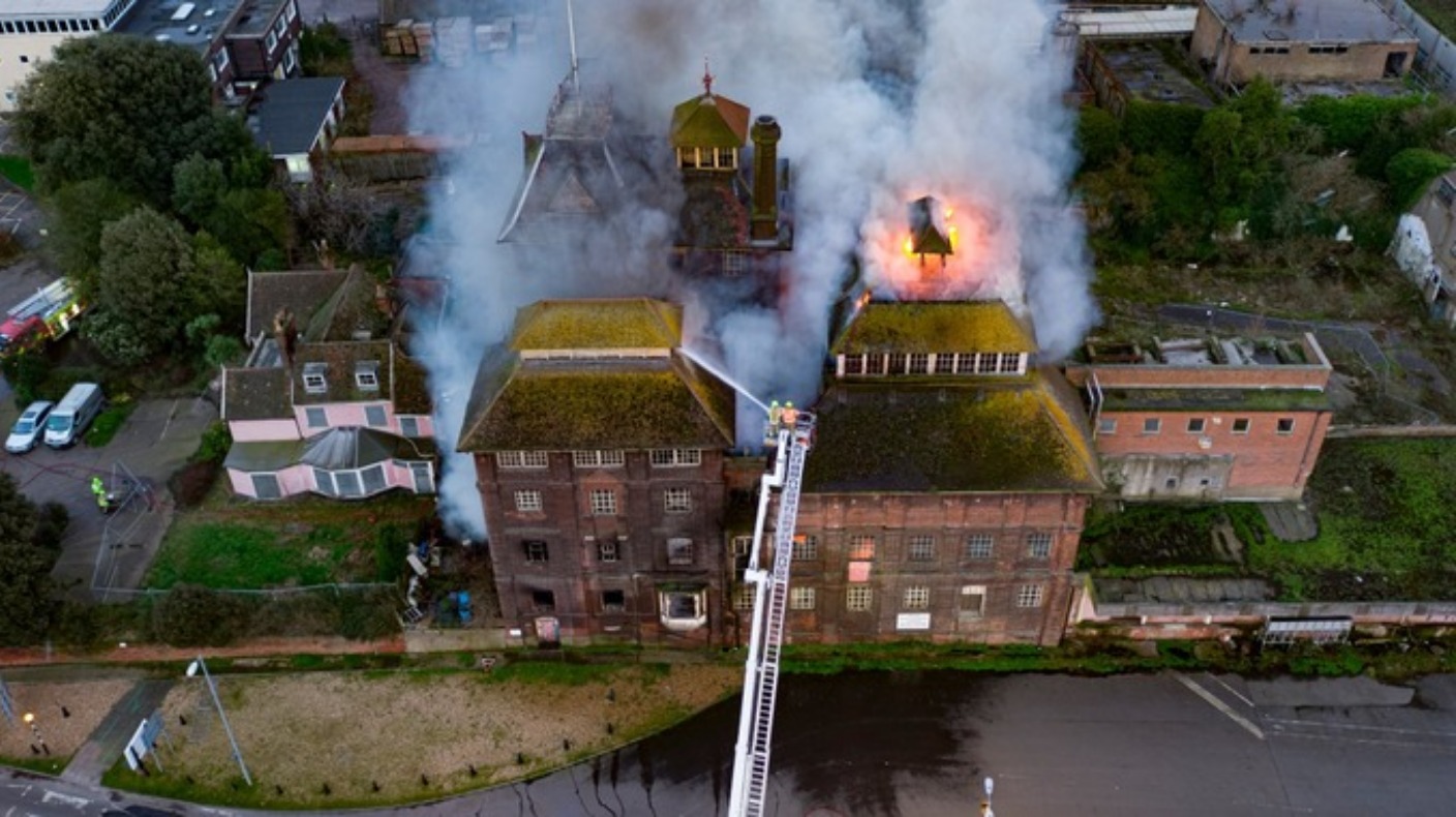 Three arrested in connection with major Ipswich fire have been released ...