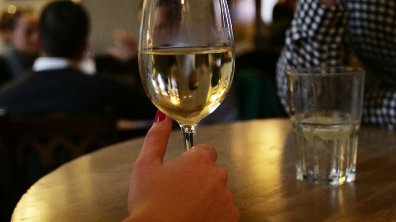 Smaller glasses prompt diners to drink less wine, study suggests | ITV News