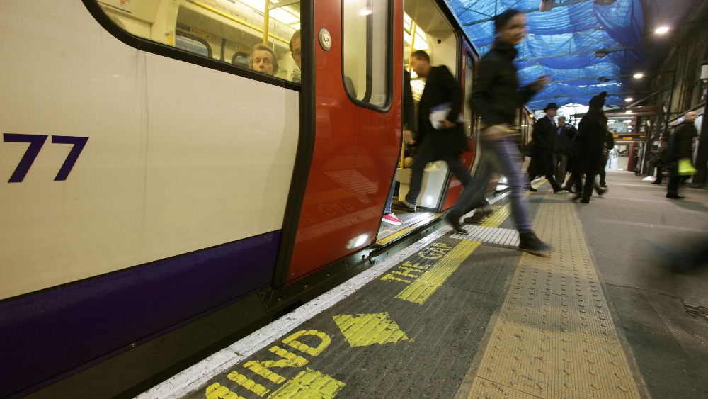 Londoners have longest commutes in the whole of Britain | ITV News London