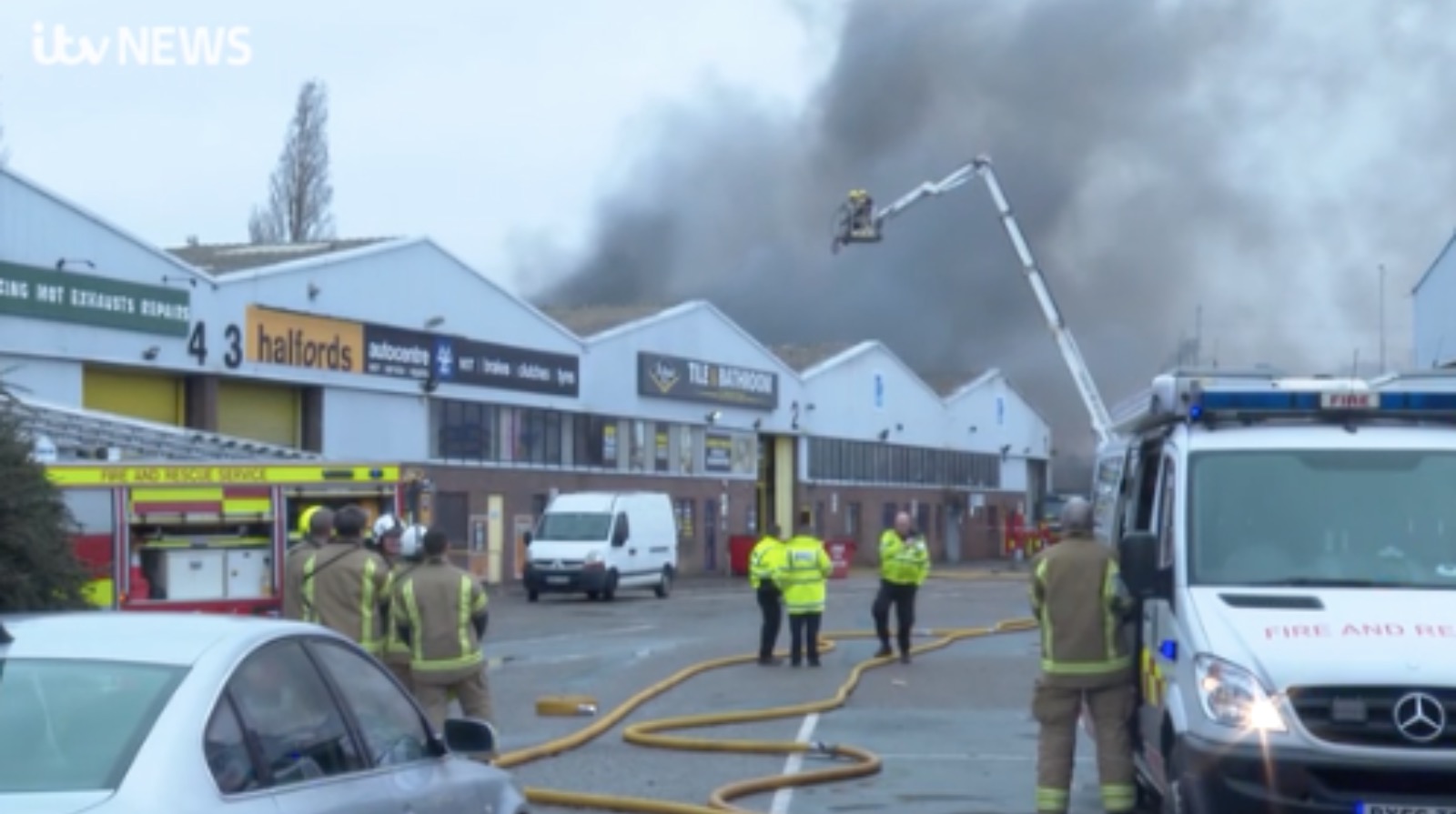Fire crews tackle major blaze in Reading | ITV News Meridian