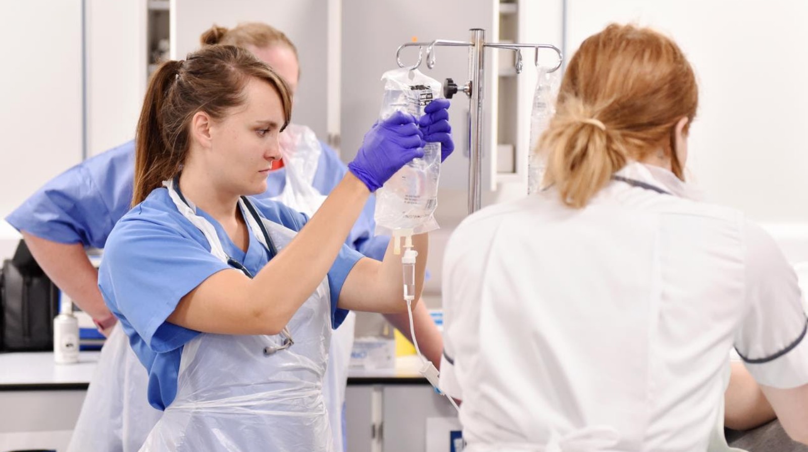 Final year student nurses volunteer their services to NHS | ITV News ...