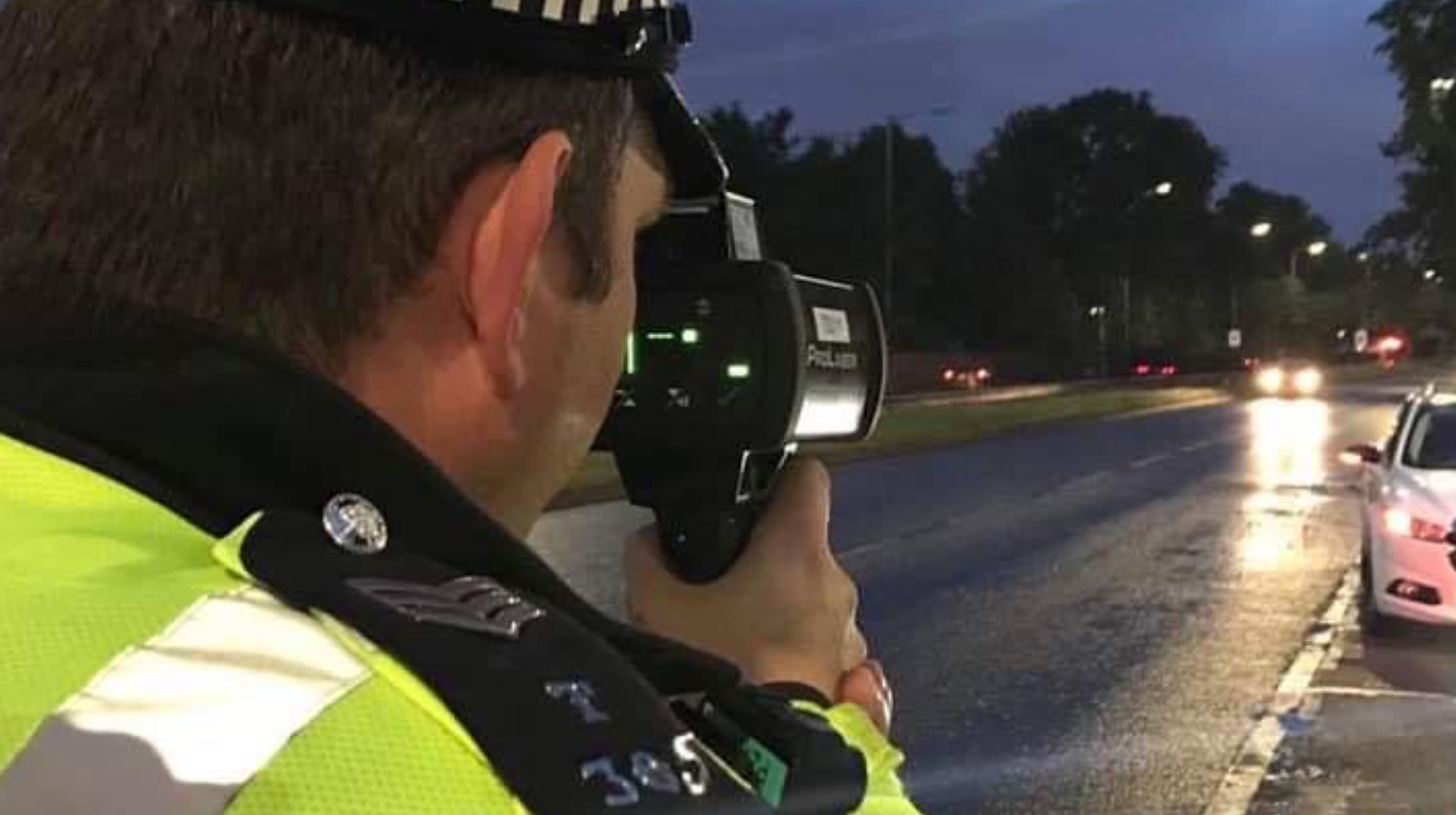 London extreme speed warning to stop 'race track' driving on quiet bank ...