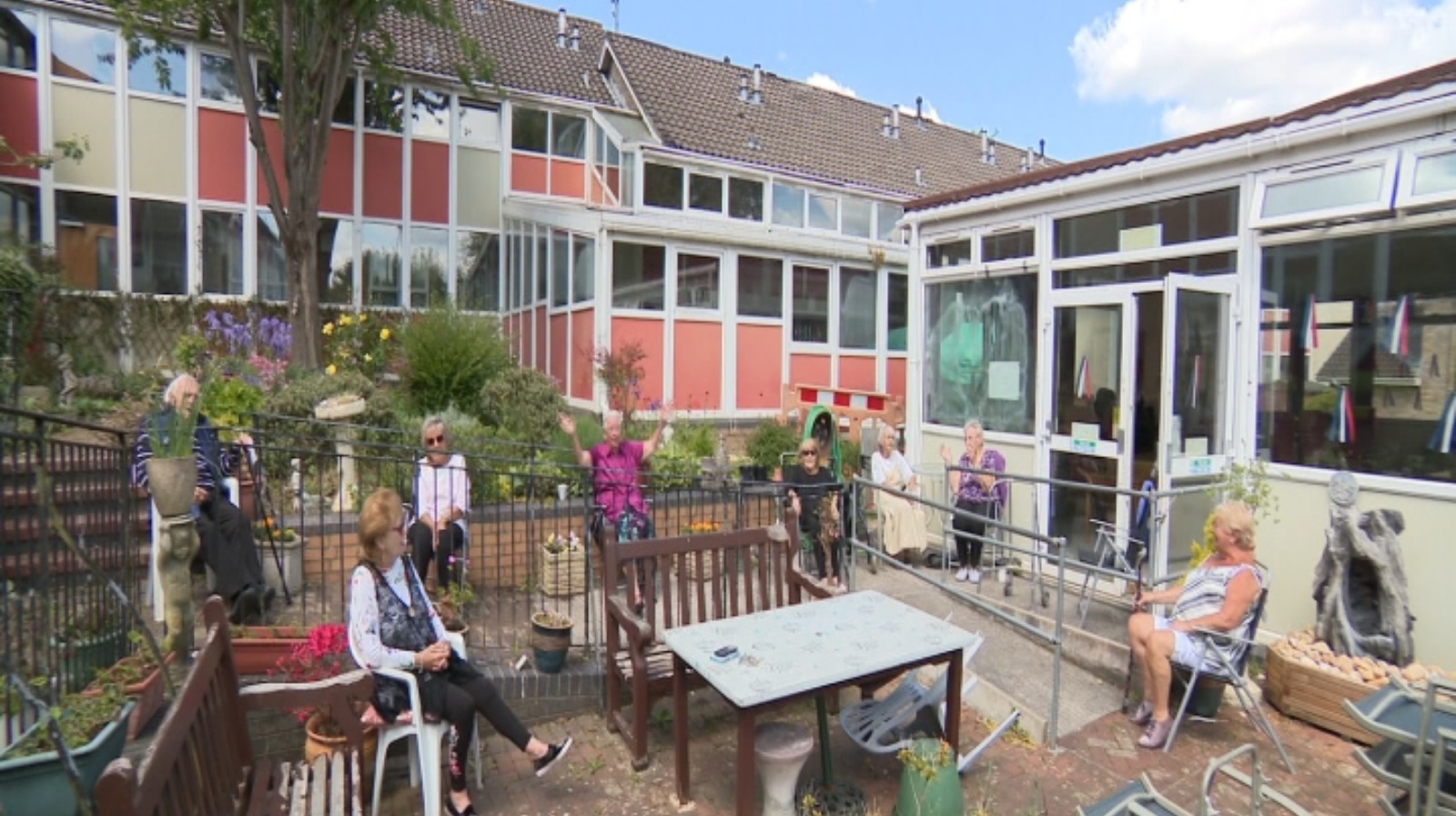 The Hartcliffe residents singing their way through lockdown | ITV News ...